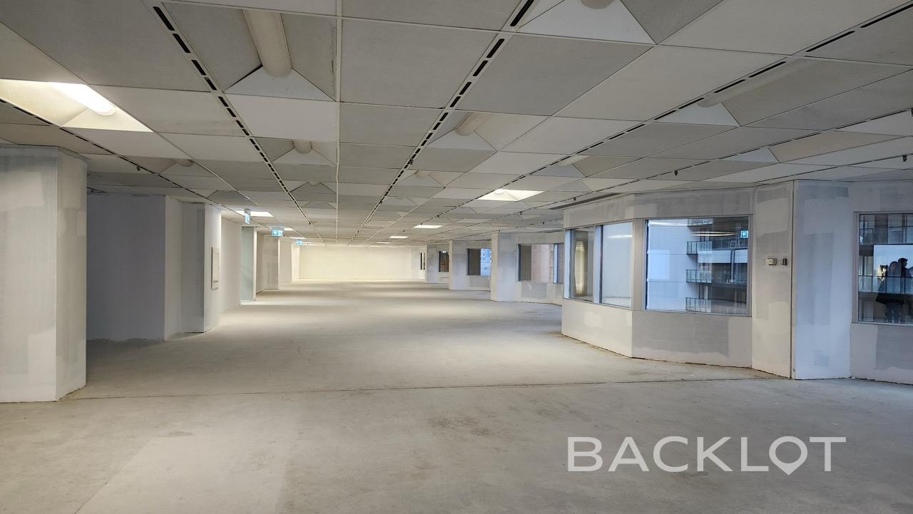 595 Bay Street FL 8 (Industrial) - Backlot