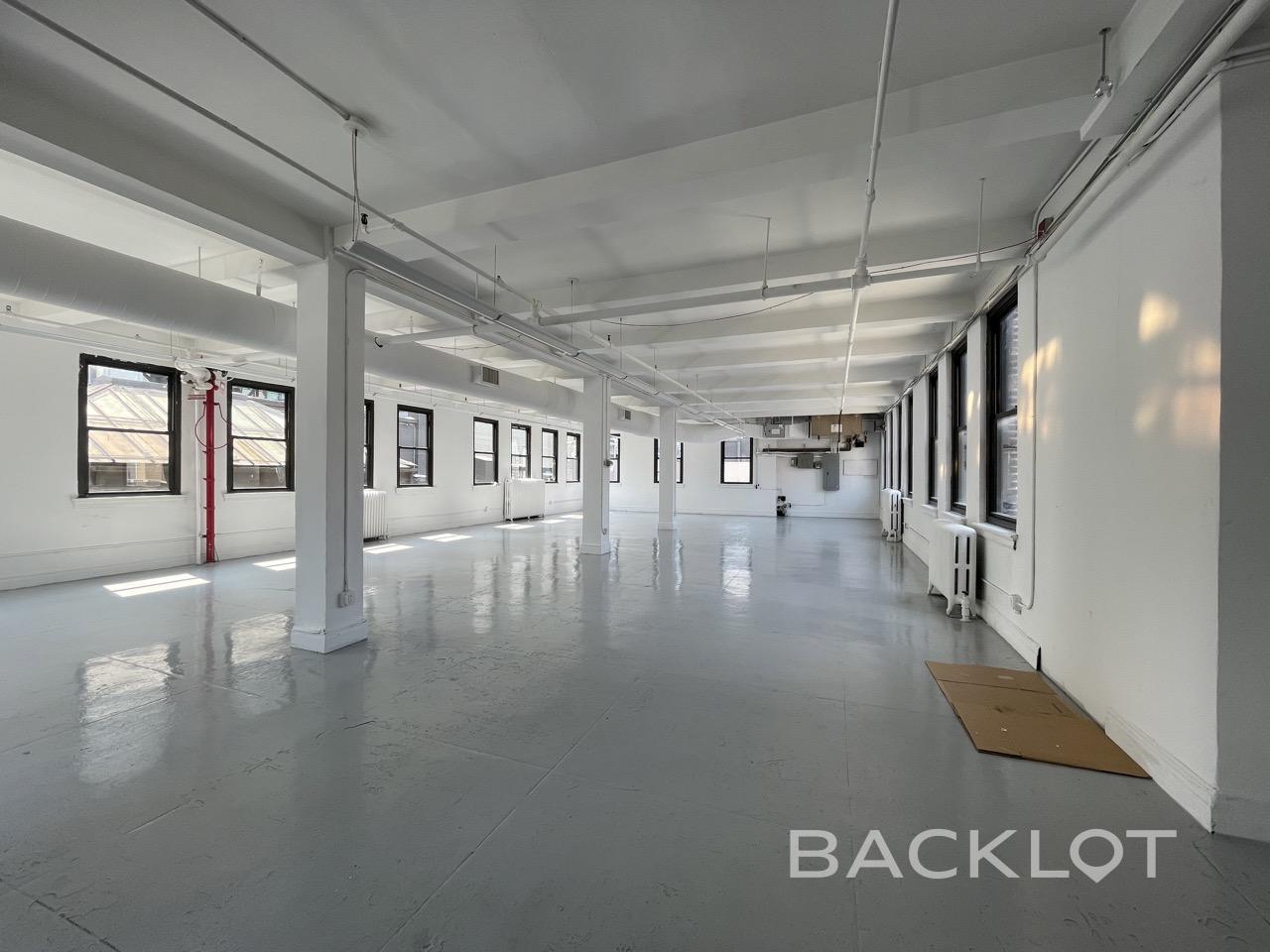 16 Madison Square West FL 13 (White Boxes) - Backlot