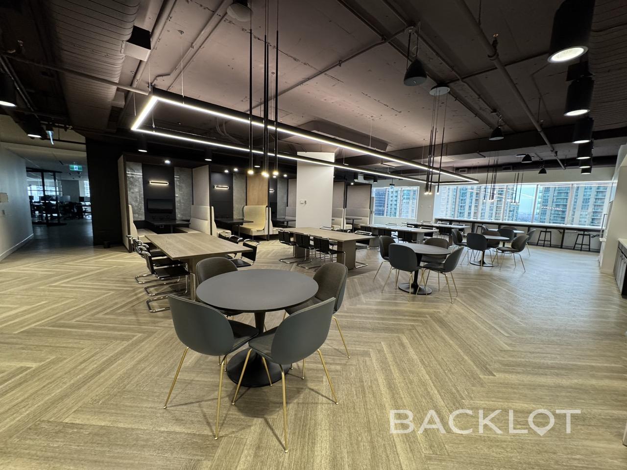 5650 Yonge Street FL 21 (Offices) - Backlot