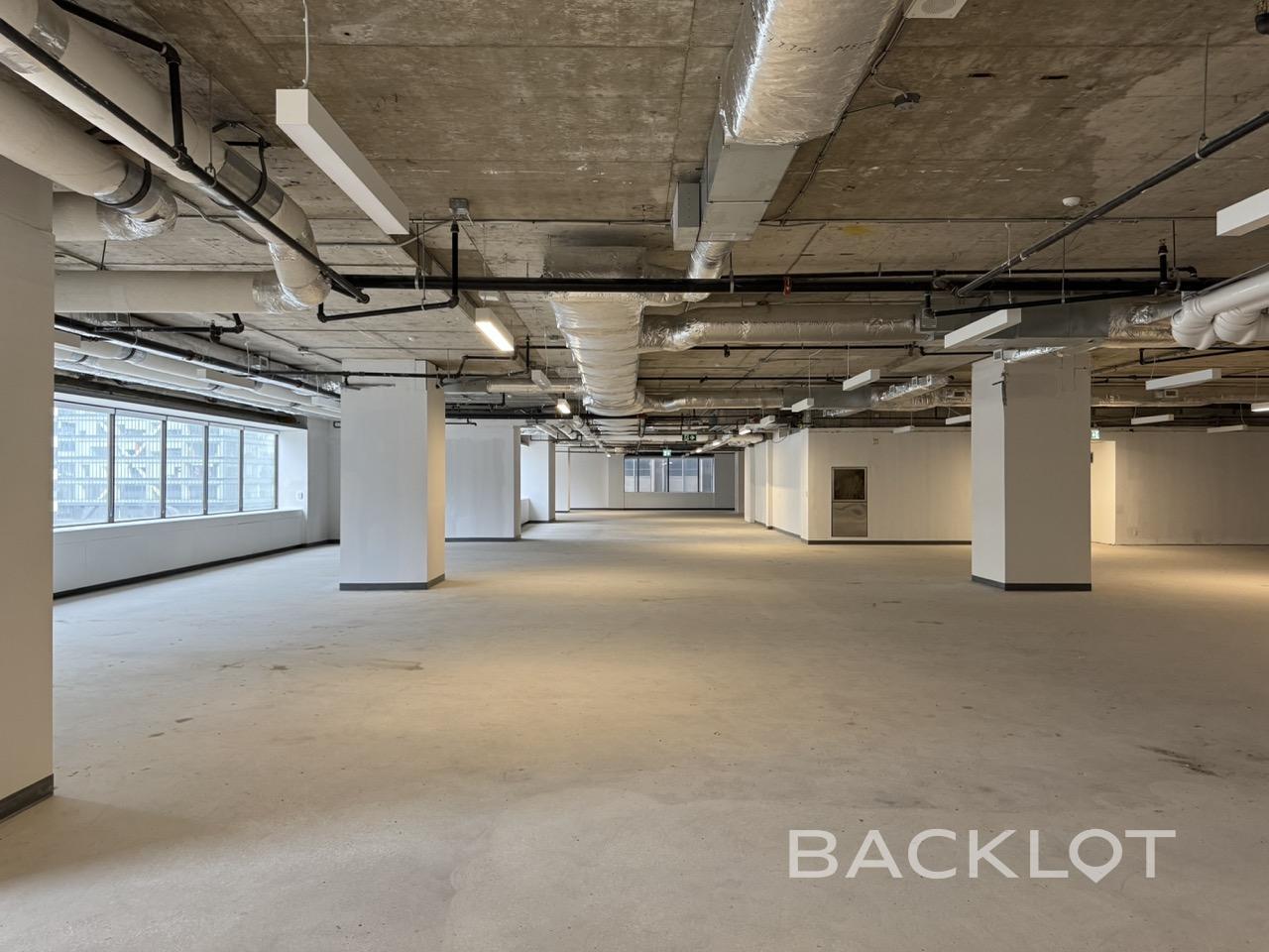 393 University Avenue FL 8 (Offices) - Backlot