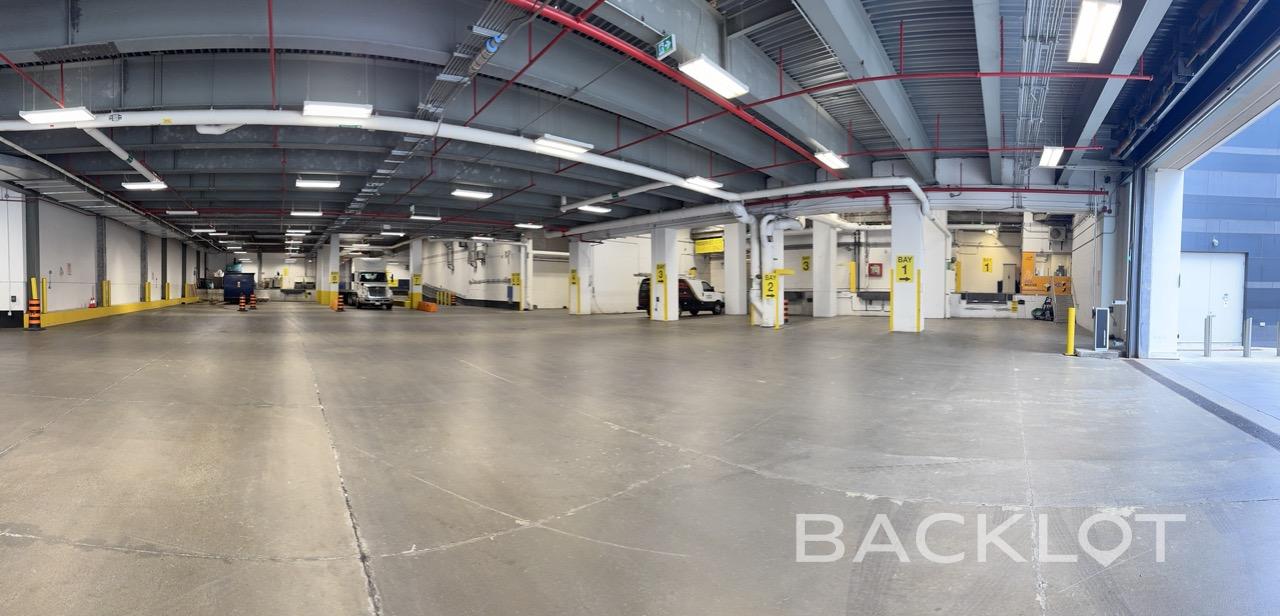 Yonge Sheppard Centre (Loading Docks) - Backlot