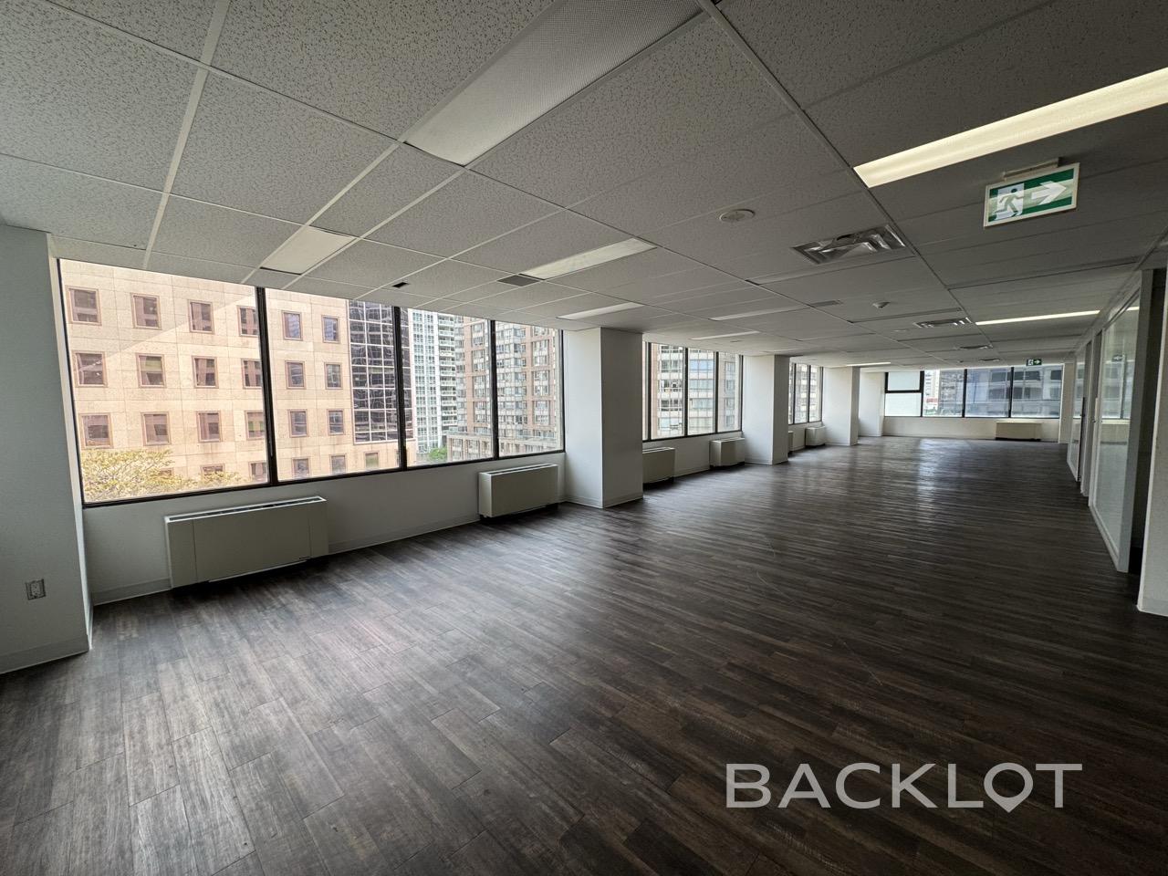 700 Bay Street FL 25 (Offices) - Backlot